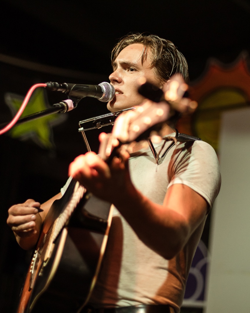 Dean Batten | Book Live Music | JamJuice